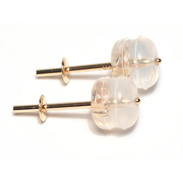 定番タイプのパール直結のピアス用金具です。K18イエローゴールド製　ペア売り（両耳分の2個）刻印：K18　線径0.75mm、キャッチ付（シリコンと地金のダブルで安心、直径約5mm、高さ約4mm）全長約13mm、皿下部分約10mm、パールの受...