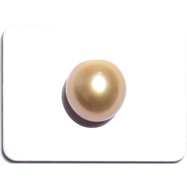 〇ゴールドパールルース　白蝶真珠1珠　無穴○サイズ：幅13.1mm×13.6mm　○色：イエローゴールド色（染ではない自然の色）凹み部分を上にすると、いちごのような形で愛らしい。オリジナル作成楽しんでください。肉眼では築かない程度の天然キズ...