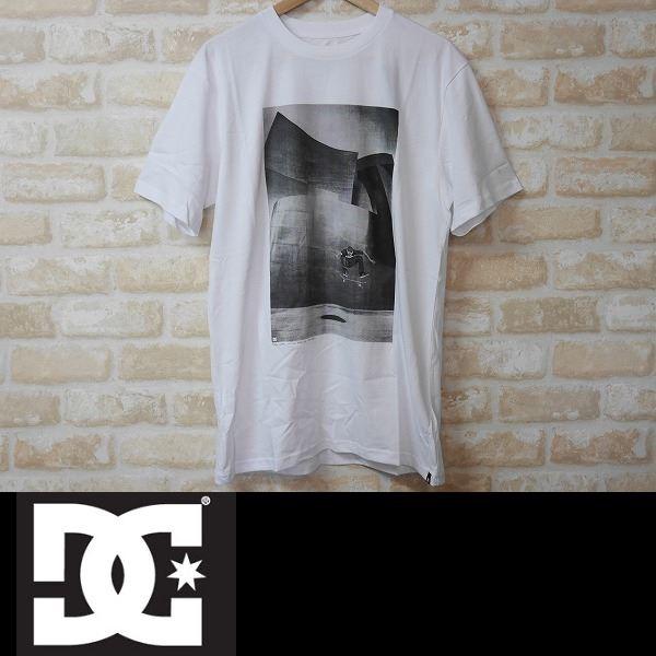 人気ブランド『DC』のTシャツ。国内正規品。・年式：2018年・メーカー：DC・モデル名：TIAGO SWITCH FLIP TEE・カラー：Snow White(WBB0)・定価：4,104円(税込)当店はDCの国内正規店です。