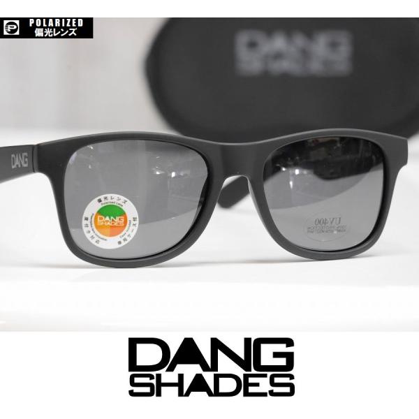 大人気の「DANG SHADES」サングラス。不動の人気を誇るORIGINAL（オリジナル）モデルのウェリントンのスタイルを継承しつつ、やや上下のレンズ幅を狭くし、若干シャープな印象を与える事で男女問わないファッション性を更にアップすると共...