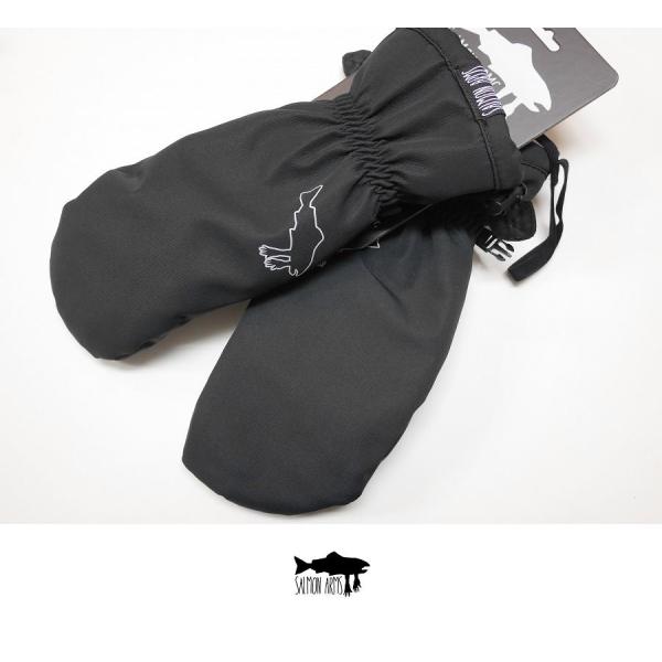 奇抜でインパクトあるデザインが人気のカナダ発のグローブブランド「SALMON ARMS」。・年式：2026年・メーカー：SALMON ARMS・モデル名：TEAM MITT・カラー：Mini Logo Reflective・定価：11,88...