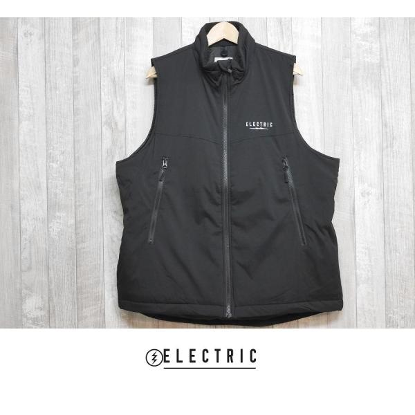 ELECTRIC のアパレル。軽量な中綿入りベスト。撥水加工が施され、濡れにくく、汚れにも強い。ジッパー付きのハンドポケットや、内側にも便利なポケットを搭載。ジャケット下の防寒や、アウターとしてもタウン着としても使える便利なアイテム。・年式...
