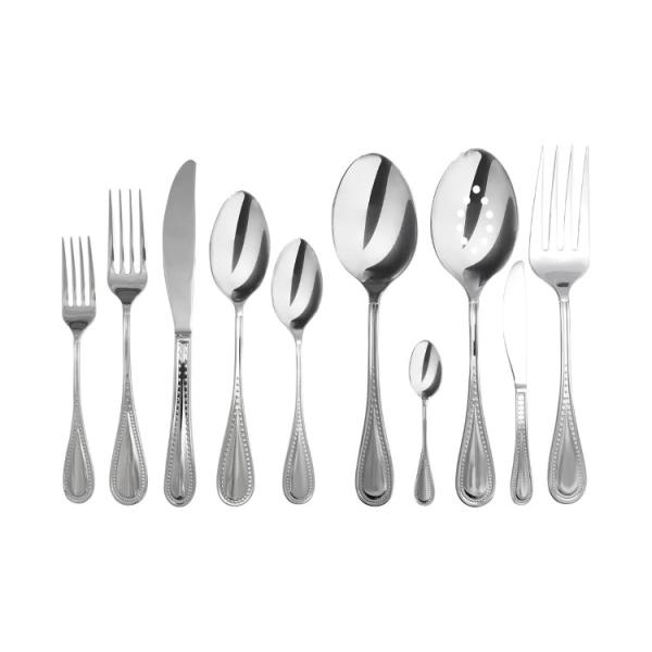 18/10ステンレススチール 食器洗い機対応 8人分のサービス このパターンは、古典的な形と現代的な食器のシンプルな優雅さが完璧に融合したものです。その結果、優雅さ、洗練さ、モダンなスタイルを備えた本当に豪華なパターンが生まれました。磨き仕...