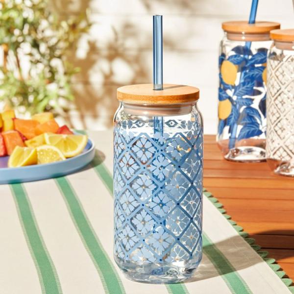 世界的ミュージックアイコンであるベッキー・Gと母のアレハンドラは、ロサンゼルス出身でメキシコ移民の子孫であることを誇りにしています。ウォルマートと提携し、ベッキー・Gとアレハンドラ家の家族の歩みと社会貢献への取り組みにインスピレーションを得...