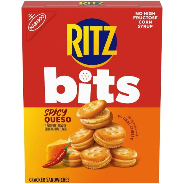 RITZ Bits スパイシーケソチーズサンドイッチクラッカー 8.8オンス 1箱（パッケージは異なる場合があります） なめらかでクリーミーなスパイシーチーズを2枚の小さなリッツスナッククラッカーで挟み、大胆な味わいに仕上げました。 一口サ...