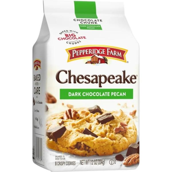 ペパリッジファーム チェサピーク ダークチョコレート＆ピーカンクッキーは、濃厚なダークチョコレートチャンクと香ばしいピーカンナッツをたっぷり練り込んで焼き上げた、贅沢な味わいのクッキーです。カリッとした食感と、口の中でとろけるようなリッチな...