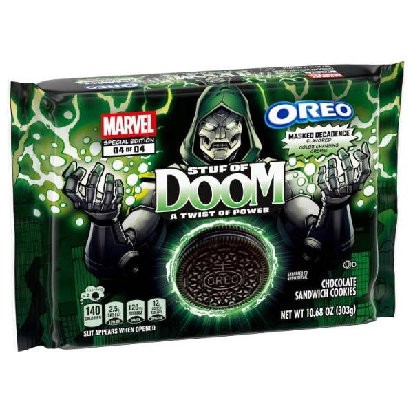 マーベルとオレオのコラボレーションによる特別仕様のチョコレートサンドクッキー「MARVEL OREO Stuf of Doom」。10.68オンス（約303g）のパックに、遊び心あふれるクッキーが詰まった限定デザインの商品です。クッキーには...