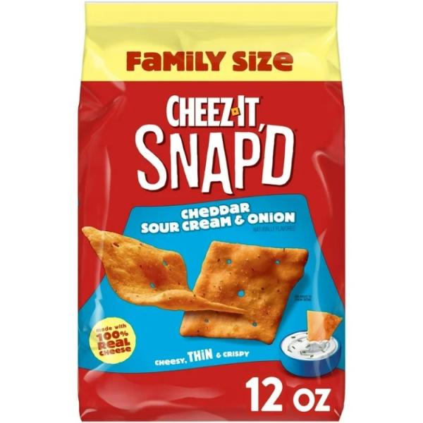 チーズイット スナップド チェダー サワークリーム＆オニオンは、超薄焼きでカリッとした食感が楽しめる、チーズ風味のベイクドスナックです。チェダー、サワークリーム、オニオンの組み合わせが特徴で、ひと口ごとにチーズのコクと香ばしさが広がります。...