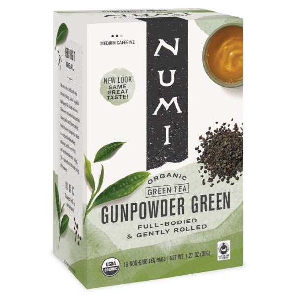 ヌミ オーガニック グリーンティーは、茶葉本来の風味を大切にしたフルリーフタイプの緑茶です。すっきりとした飲み口とやさしい香りが特長で、毎日のティータイムに取り入れやすい仕上がりです。 果実・花・スパイスなどの素材を使用する際も、自然由来の...