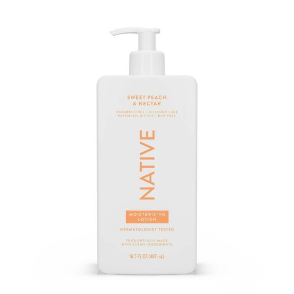 スイートピーチ＆ネクターの香り 新しく改良されたフォーミュラ 愛されている香りがポンプタイプで登場 長時間持続する潤いを与えます 軽いつけ心地で深い潤いを ローションはべたつきや油っぽさを感じません 誰もが楽しめるように作られました