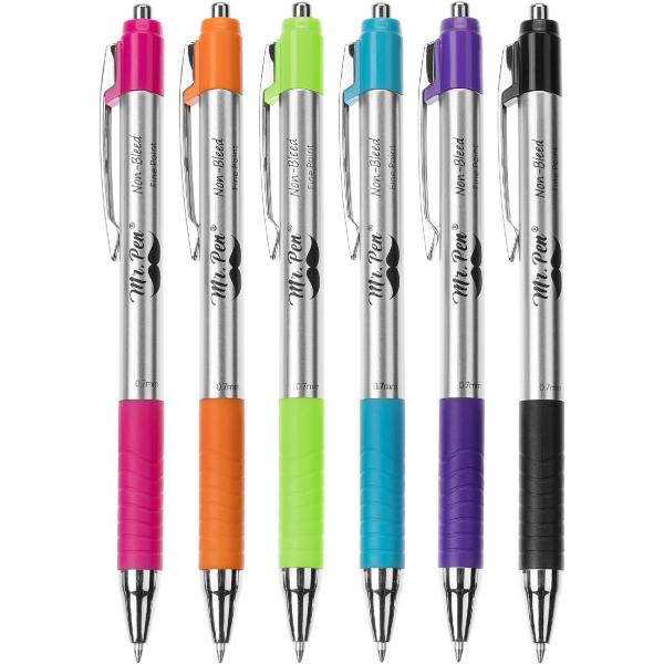 パッケージ内容: にじまない細字ペン6本 (0.7mm)鮮やかな色彩: 黒、緑、オレンジ、ピンク、青、紫雑誌や聖書を含むあらゆる紙に染み込みません。にじまず、滑らかで速乾性があります。色分け、日記、聖書やその他の本の暗記に最適滑らかで途切れ...