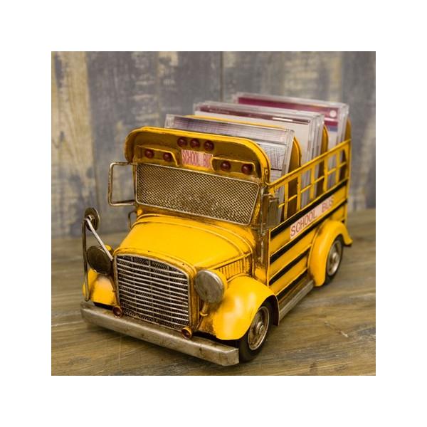 ブリキの素朴感が味のあるスクールバスのCD BOXです。レトロな空間を演出するには最高のアイテムです。ブリキの味わい深い雰囲気をどうぞ楽しんでください。ノスタルジーな置物を、お部屋のアクセントとして飾ってみてはいかがでしょうか。■サイズ・容...