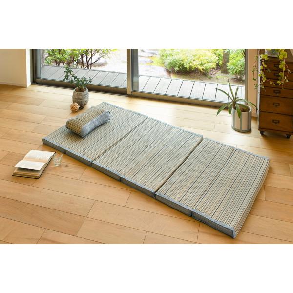 い草生地にプレス加工をすることで表面の凹凸を抑え、サラッとなめらかなタッチ感を実現しました。涼感を味わえるだけでなく、使用した際に肌に跡がつきにくいので、女性にも優しいシリーズとなっています。【サイズ】約W80×D170×H4cm【素材】表...