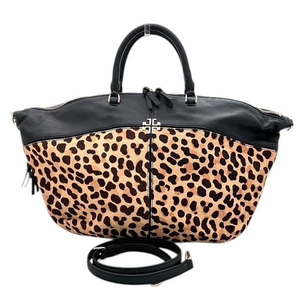 【ブランド】トリーバーチ【カラー】ブラウン系×ブラック【素材】ハラコ×レザー【仕様】外側：ポケットなし    内側：ファスナー付きポケット×1ボタン付きポケット×1オープンポケット×2【サイズ】H約30.5cm×W底部約36cm上部約49c...