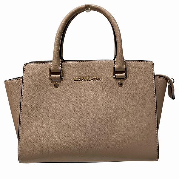 【ブランド】マイケルコース【型番】35S9SLMS6T【カラー】ベージュピンク【素材】レザー【仕様】外側：ポケットなし    内側：オープンポケット×2、ファスナー付ポケット×1【サイズ】H約21cm×W約28cm×D約15cm 持ち手：約...