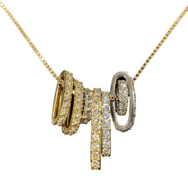 【ブランド】スワロフスキー【カラー】ゴールド×シルバー【素材】メタル×ラインストーン【仕様】ネックレス【サイズ】全長約22.5cm トップH約2.5cm×W約1cm【付属品】箱【ランク】B （使用感あり）【状態】本体の状態：擦れ、小傷、汚れ...