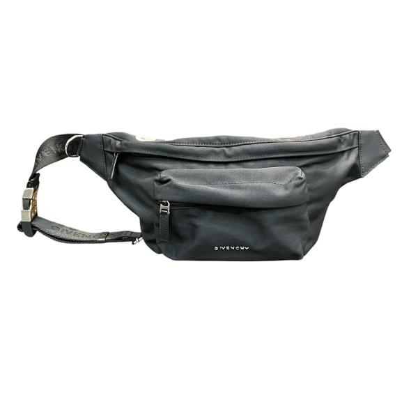【ブランド】Givenchy / ジバンシー【商品名】エッセンシャル U【型番】BKU01ZK1F5【カラー】ブラック【素材】ナイロン、綿・コットン、ポリウレタン【サイズ】H約17.5cm×W約22cm×D約9cmショルダー：約98cm〜1...