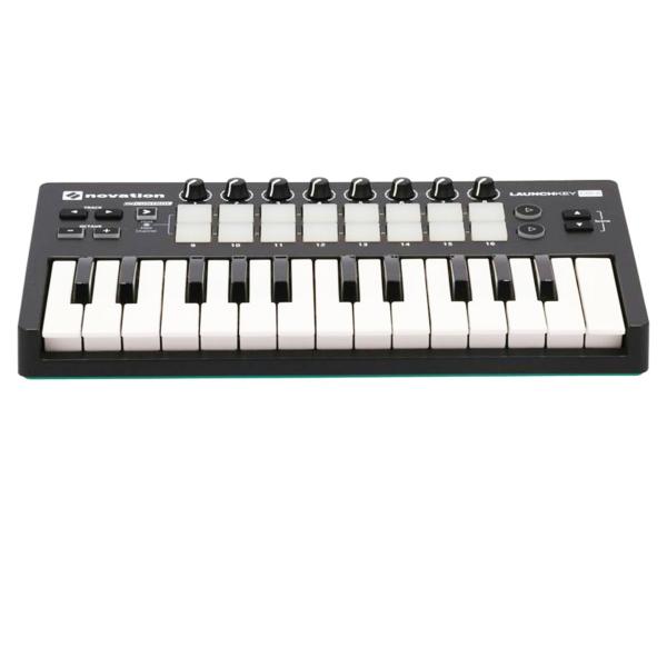 商品説明ブランド NOVATION商品名 ＭＩＤＩキーボード型番 LAUNCHKEY MINIシリアル/製造No状態ランク Bランク/スレ、汚れなど使用感はありますが、通常使用に問題のない状態です。付属品 付属品の有無/有　内容は画像で確認...