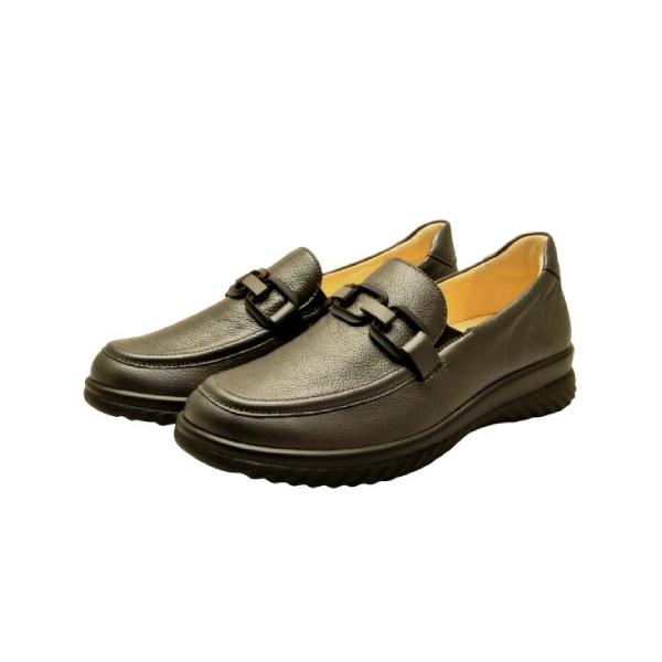 ドイツのコンフォートシューズは履き心地は間違いなくおすすめですが、ヒモ靴が多く、スカートなどでも合わせやすいスタイリッシュなモデルの要望が多くありました。靴ひもなどで足に合わせて調整ができない為に靴の中で足が動きやすかったり、脱げやすかった...