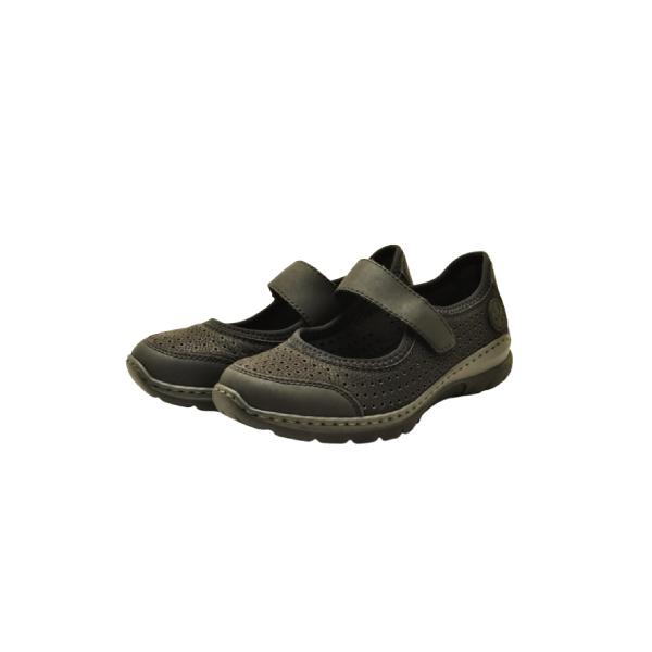 ソフトで軽量なリーカーのシューズ、ドイツのコンフォートシューズではありますが、ふかふかのクッションで日常履きとしておすすめです。