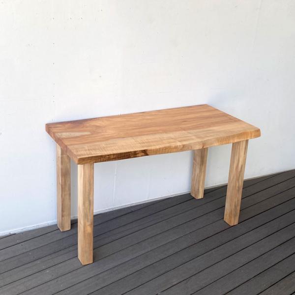 ◆サイズ 　　　　幅120.5×奥行56〜58×高さ70cm　　　　　　　　 天板厚4.8cm◆材質         　　 栃無垢◆塗装　　　　 　ウレタン塗装◆備考　　　　　 脚はお客様ご自身での簡単な組み立てになります。 コンパクト 小...