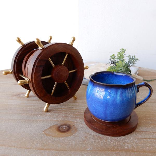 ◆サイズ　本体：幅13×奥行9×高さ11cm　コースター：直径7.5×高さ0.8cm◆材質　　真鍮、木　　　　  　　　◆備考　   本体×1、コースター×6枚