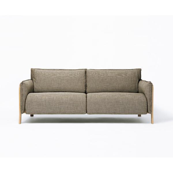 リラックスタイムを変える、至福の座り心地。どっしりとした存在感につい引き込まれる。そんな印象を与えるフォルムは、実際に座ってみてさらにその座り心地に驚かされることだろう。深い座面と極上の柔らかさを持った背もたれが生み出すのは、角ばった形から...