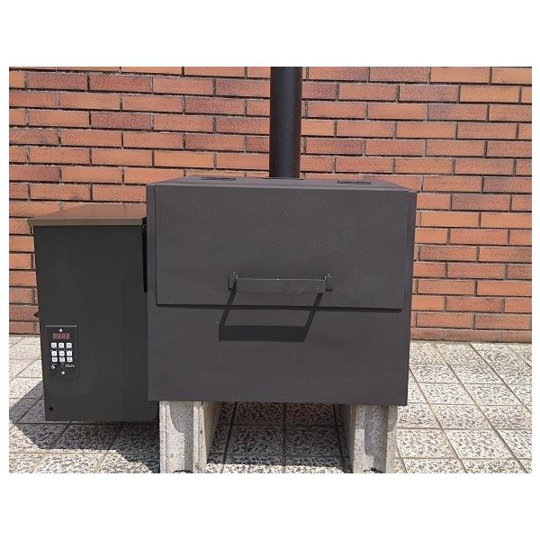 1時間当たり1kgのペレットの消費になります。1kg当たりのペレット燃料の価格は80円程度・低価格で導入できるピザ窯です。通常の薪窯は300万程の初期費用がかか　りますが、この窯は 74.8万から。・簡単操作。燃料は自動送り込みなので手間い...