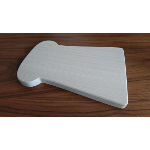 食卓で使いたくて生まれたちいさなまな板です。ちょっと果物やケーキ、パンなどを切り分けたりするのにも便利です。食卓で使うなら、ちょっとおしゃれな形がいいなと…こんな形になりました。手軽なサイズなので、洗うのも楽々♪檜は、適度な柔らかさのある木...