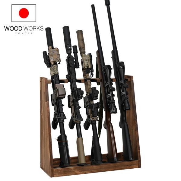 WOOD WORKS 木製ライフルスタンド5丁掛けです。国内自社工場で全て手作りで製作しています。組み立て済みでのお届けとなりますので、箱から出して直ぐに使用できます。【サイズ】幅:606mm　高さ:590mm　奥行:240mm【材料・材質...