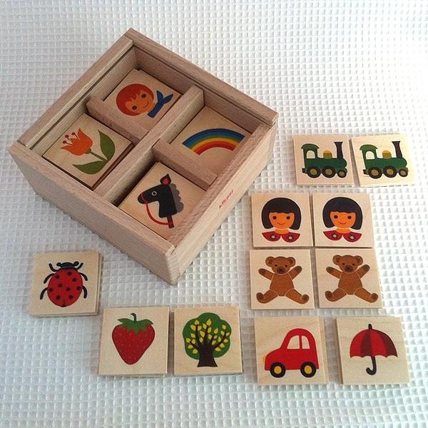 動物や食べ物、女の子などのたくさんのかわいい絵柄が描かれた、30組60枚のペアカードです。言葉を覚えるときに使ったり、裏返してトランプの神経衰弱をしたりと、アイデアでいろんな遊びができます。大人とコミュニケーションを取りながら遊んでもらいた...