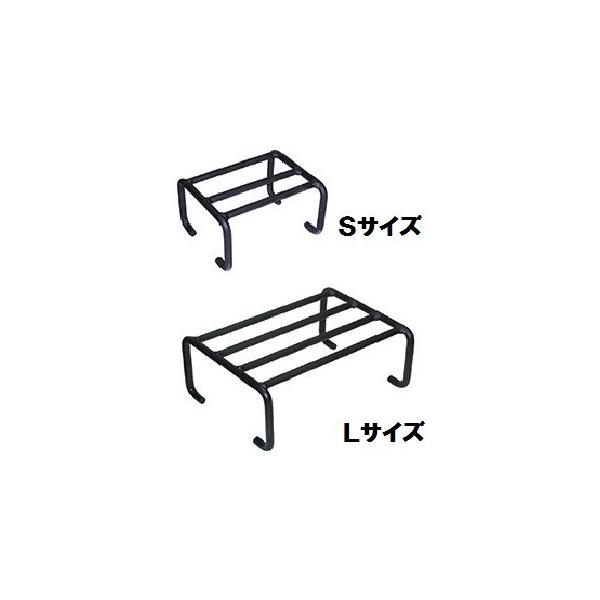 小・中型ストーブにも難なく入る優れもので、熾き火の上で、ステーキや魚などを焼くことができます。※クッキングスタンドの出し入れは、高温により火傷をする恐れがあります。取扱にはご注意下さい。材質/鉄サイズ D:17cm×W:20cm×H:12cm