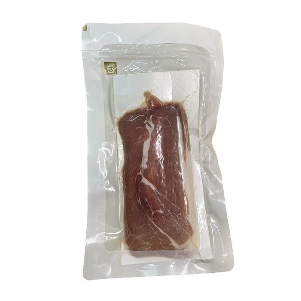 【発売日：2023年12月07日】スペイン産の生ハムハモンセラーノ原木をスライスパックにしたに出る不揃いな物（綺麗にカット出来なかった物）を冷凍したものです。【名称】非加熱食肉製品（スライス）【原材料名】豚もも肉、食塩、ぶどう糖、香辛料／発...