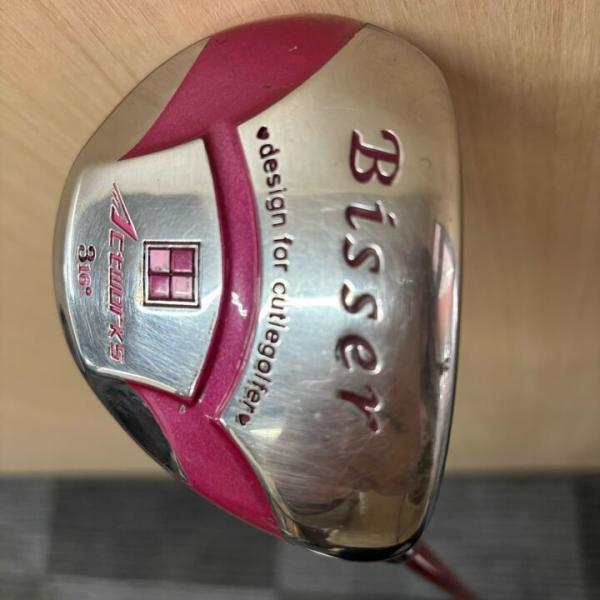 中古品【スペック】Bisser　フェアウェイウッド長さ：41.75インチロフト：16度ヘッド重量：314gグリップ：±48gシャフト：Bisser(レディース用シャフト)バランス：B8※上記スペックには公差が生じます。付属品 ワークスゴルフ...