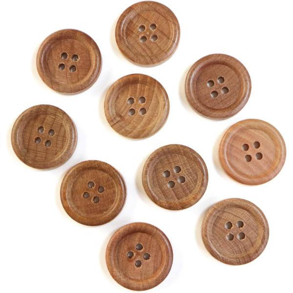 ●【サイズ】直径約20mm　【数 量】10個　【1粒の厚み】約4.5mm　【1粒の重さ】約1.0g●【ボタンの形】四つ穴ボタン　【材 質】木●【カラー】ブラウン　【模様について】両面に木目模様があります。●【特 徴】糸通し用の穴が四つ空いた...