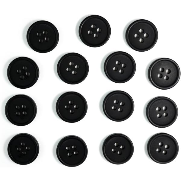 ●【サイズ】直径約15mm 【数量】15個●【ボタンの形】四つ穴ボタン 【材質】プラスチック●【カラー】ブラック ツヤなし●【特徴】服に合わせやすい、シンプルなデザインのボタンです。●【用途】お手持ちの服のイメージチェンジや交換用に。