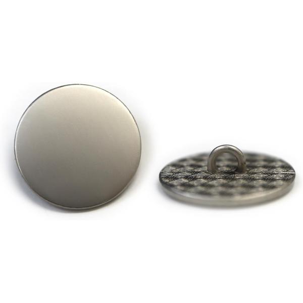 ●【サイズ】直径約20mm 【数量】10個 【一粒の重さ】約3.1g●【ボタンの形】フラットボタン　足つき　【材質】金属製●【カラー】シルバー　ツヤなし●【特 徴】金属特有のツヤを抑えた、普段使いしやすいボタンです。●【用途】お手持ちの衣類...