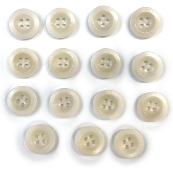 ●【サイズ】直径約15mm【数量】15個●【ボタンの形】四つ穴ボタン【材質】椰子の種 【カラー】ホワイト●【用途】イメージチェンジやボタンの取れてしまったスーツ・ジャケットなどに。●【特徴】糸通し用の穴が四つ空いた、衣類に合わせやすいボタン...