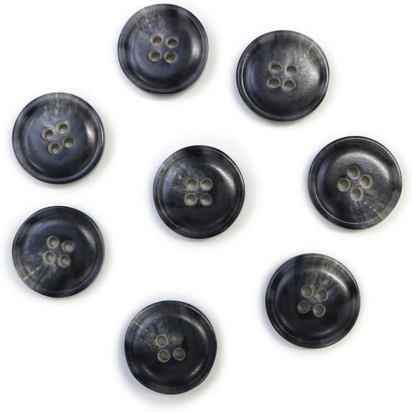 ●【サイズ】直径約20mm　【数量】8個●【ボタンの形】四つ穴ボタン　【材質】プラスチック●【カラー】ダークグレー&amp;ホワイト　【模様】水牛の角のような模様●【特徴】糸通し用の穴が四つ空いた、衣類に合わせやすいボタンです。程よくツヤ感...