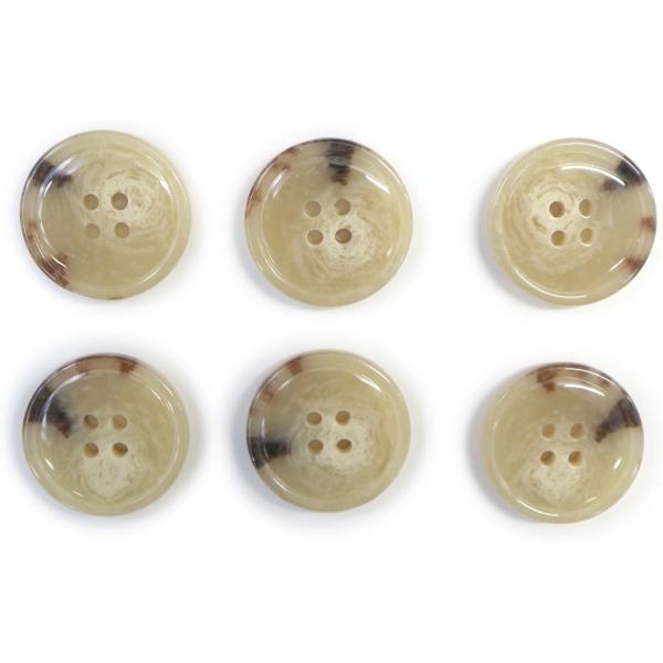 ●【サイズ】直径約25mm　【数量】6個●【ボタンの形】四つ穴ボタン　【材質】プラスチック●【カラー】ベージュ&amp;ブラウン　【模様】水牛の角のような模様●【特徴】糸通し用の穴が四つ空いた、衣類に合わせやすいボタンです。程よくツヤ感があ...