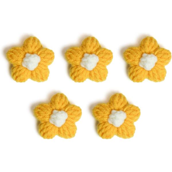 ●【サイズ】約4〜4.5cm　【厚み】約1.4cm●【重さ】1個あたり約1.1g　【個数】5個●【カラー】イエロー(中央の色:ホワイト)●【特　徴】手芸やハンドメイド作品にぴったりな毛糸の花パーツです。●ふわふわとした手触りで、雑貨につける...