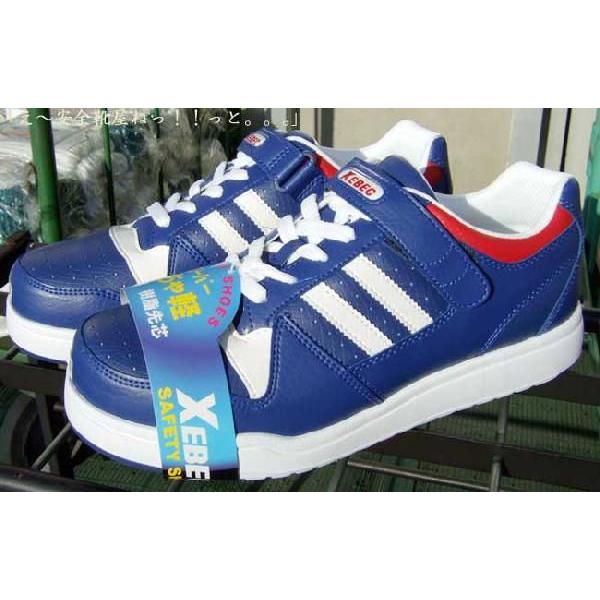 アッパー（表面部分）が合成皮革でできた、底もフラットなタイプのセフティシューズです。ＪＩＳマーク付の安全靴ではありませんが、先芯（樹脂芯）はＪＩＳの規格をクリアしております。  底はフラットでミゾはそんなに深くはありません。一見すると重そう...