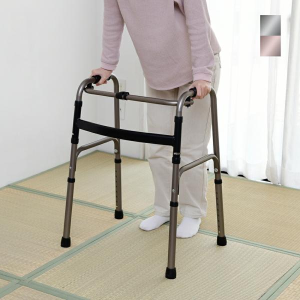 歩行だけでなく、イスやソファからの立ち上がりの補助にも。使わない時はコンパクトに折りたためます。持ち運びにも便利。●色/ブロンズ、ガンメタル●サイズ/約 幅56〜57.5×奥行45.5〜49×高さ71.5〜89cm、折りたたみ時サイズ/約幅...