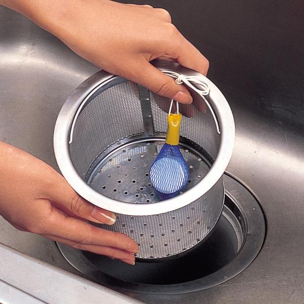 ヌメリ・黒ずみ・パイプ詰まりをスッキリ解消！排水口に置くだけで磨く、こするなどの面倒が要りません。台所や浴室等、長期連続使用によりパイプづまりや悪臭を防ぎます。●セット内容/1袋(20gx5個+吸盤1個)x3袋●重さ/約20g(1個)●素材...