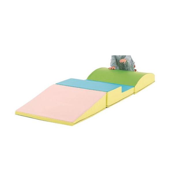 登って、降りて、変化に富んだ「みち」はハイハイする赤ちゃんの発育にピッタリ!!表面はアルコールや次亜塩素酸水で拭けるので衛生的です。各部が外れないように連結して使用します。床面は全面滑り止め付です。