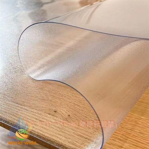 タイプ:【クリアタイプ】【マットタイプ】サイズ:【直径120cm、厚さ1.5mm】【直径125cm、厚さ1.5mm】素材:PVC素材生産国:中国透明度が高く、家具本来の見栄えに近い状態での使用が可能です。ベタつきが少ないので、食器などスムー...