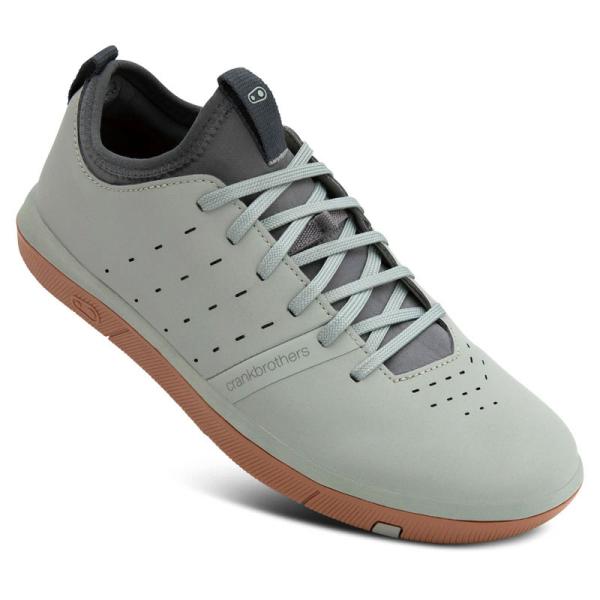 沖縄県への発送に送料無料は適用されません。購入金額に関わらず通常送料に別途加算されます。  フラットペダル用クリートは取り付けできません。 グリップ力と耐久性に優れたMC2ハイフリクションコンパウンドを採用 STAMPシューズよりタイトな溝...