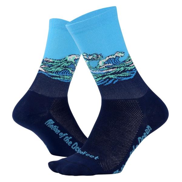 沖縄県への発送に送料無料は適用されません。購入金額に関わらず1,650円（税込）が通常送料に別途加算されます。  Aireator 6インチ Motion of the Ocean クルー サイクリングソックス 薄型のAireatorサイク...