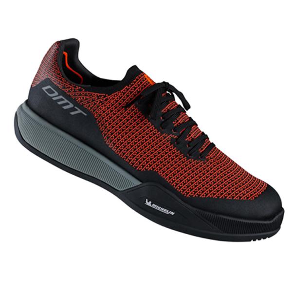 沖縄県への発送に送料無料は適用されません。購入金額に関わらず通常送料に別途加算されます。  グリップ力とフルニット構造の快適さを備えたクリップイン対応シューズ フルエンジニアードニットアッパー  ロープロファイルデザイン  高性能フォーミュ...