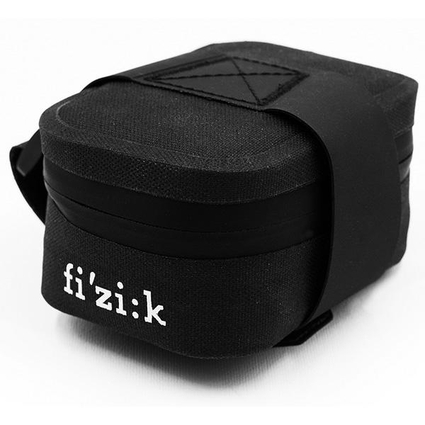 インナーチューブ、CO2、タイヤレバーを運ぶためのデザイン。 耐久性に優れるPUコーティングされたポリエステル製。 インナーメッシュポケット、撥水ファスナー採用でベルクロストラップでサドルの下側にセットアップします。 シートポストに固定する...